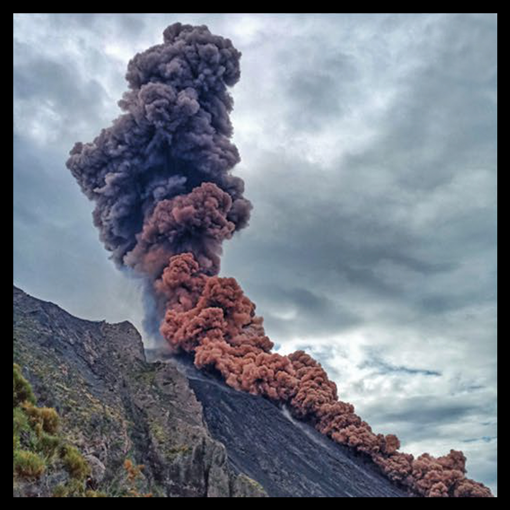 The electrical signature of mafic explosive eruptions at Stromboli ...